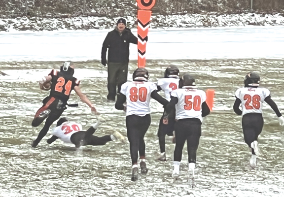 Dreams dashed: Munising football team loses lead in final minute to ...